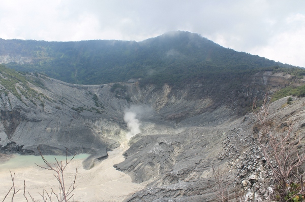 Gunung Tangkuban Perahu, Cerita Legenda yang Menjadi Tempat Wisata - Indonesia Kaya