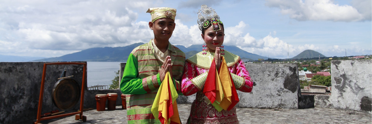 Pakaian Adat Ternate, Cermin Kemegahan Kesultanan Masa Lalu - Indonesia ...