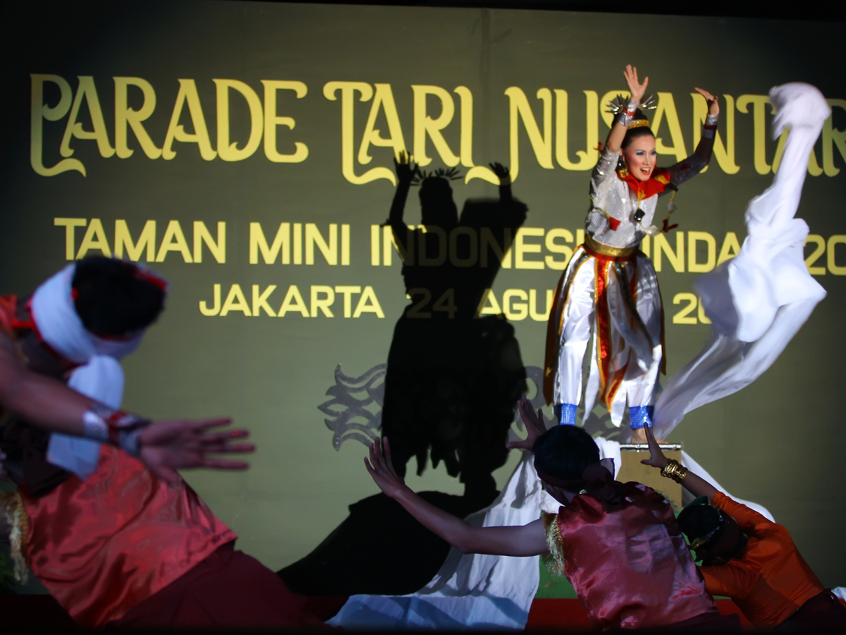 Kisah Cinta Segitiga dalam Tari Ronga Wekoila - Indonesia Kaya