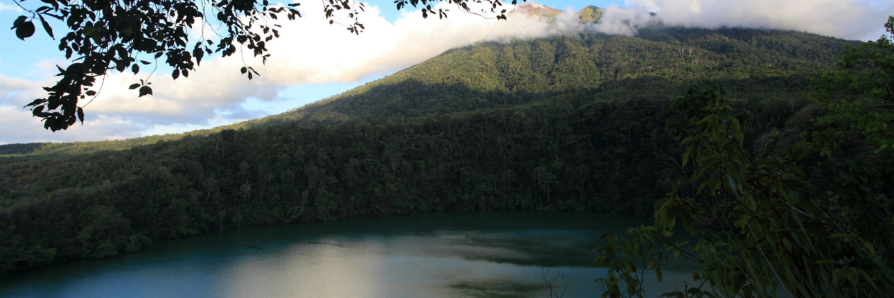Kisah Tragis di Balik Keindahan Danau Tolire di Ternate - Indonesia Kaya