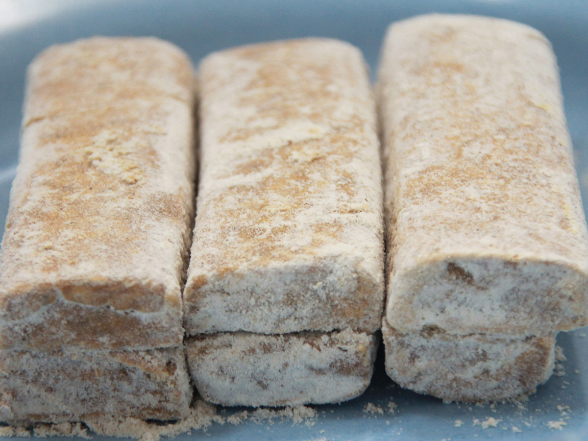 Kue Geplak, Kue Khas Betawi yang Mulai Langka Keberadaannya - Indonesia ...