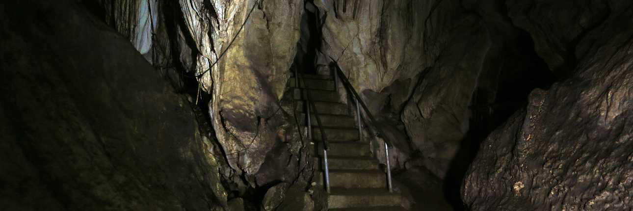 Lokale, Goa yang Misterius dan Penuh Pesona di Papua - Indonesia Kaya