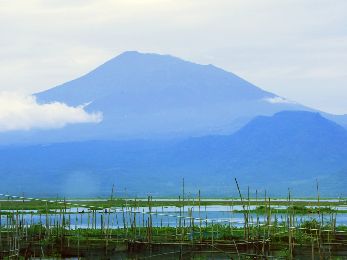 Merasakan Kesejukan Udara di Rawa Pening - Indonesia Kaya